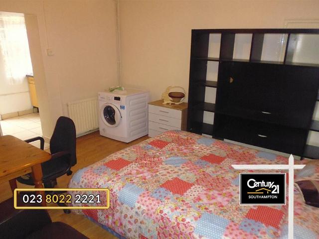 |Ref: R152434|, High Road, Southampton SO16, Studio to rent, £795 pcm | PrimeLocation