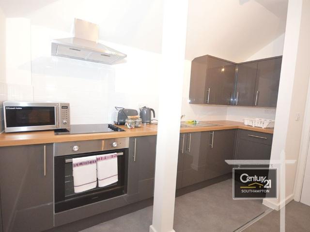 |Ref: R152694|, East Street, Southampton SO14, 1 bed flat to rent, £825 pcm | PrimeLocation