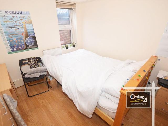 |Ref: R153068|, Portswood Road, Southampton SO17, 3 bed flat to rent, £1,248 pcm | PrimeLocation
