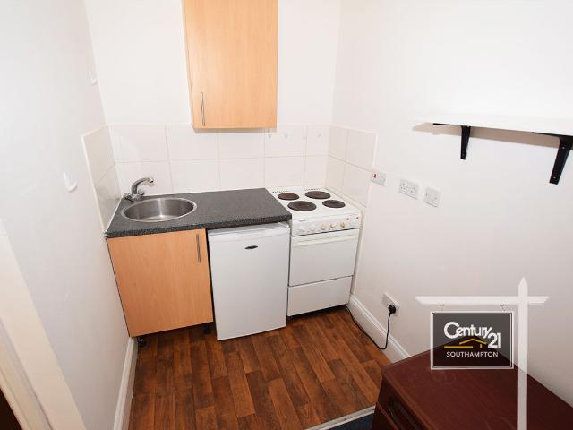 |Ref: R153210|, London Road, Southampton, SO15 2AD Century 21 United Kingdom