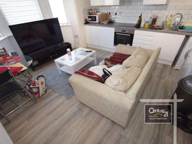 |Ref: R153414|, High Road, Southampton SO16, 1 bed flat to rent, £1,025 pcm | PrimeLocation