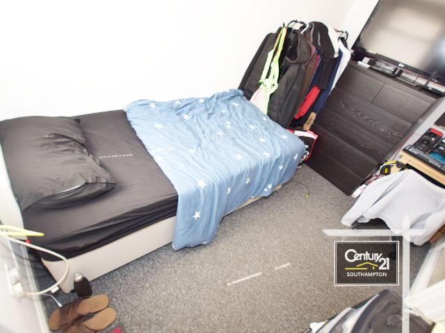 |Ref: R153862|, Dyer Road, Southampton, SO15 3EH Century 21 United Kingdom