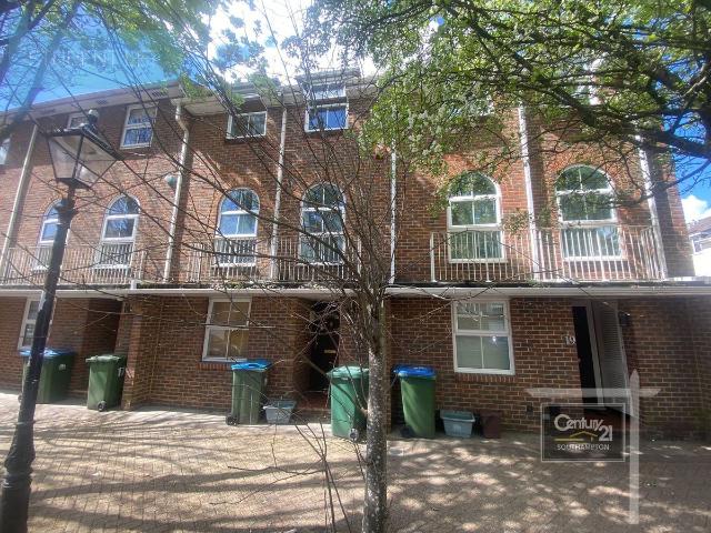 |Ref: R153887|, Oxford Mews, Latimer Street, Southampton, Hampshire SO14, 5 bed town house to rent, £2,200 pcm | PrimeLocation