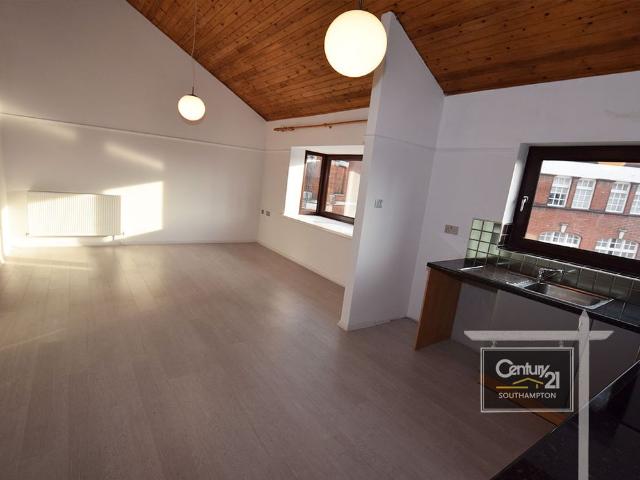 |Ref: R163441|, Maddison Street, Southampton SO14, 2 bed maisonette to rent, £1,350 pcm | PrimeLocation