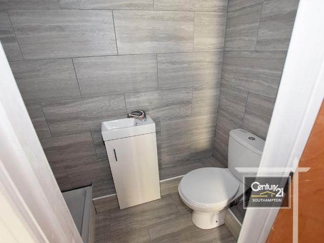 |Ref: R169518|, Rockstone Lane, Southampton, SO14 6JA Century 21 United Kingdom