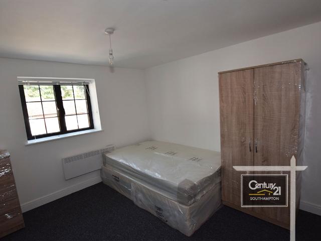 |Ref: R169529|, Rockstone Lane, Southampton, SO14 6JA Century 21 United Kingdom
