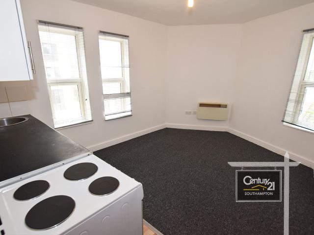 |Ref: R170408|, Commercial Road, Southampton, SO15 1GF Century 21 United Kingdom