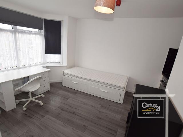 |Ref: R191640|, Chestnut Road, Southampton SO16 6BU Century 21 United Kingdom