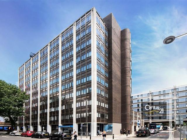 |Ref: R194315|, Enterprise House, Isambard Brunel Road, Portsmouth PO1, 2 bed flat to rent, £1,350 pcm | PrimeLocation