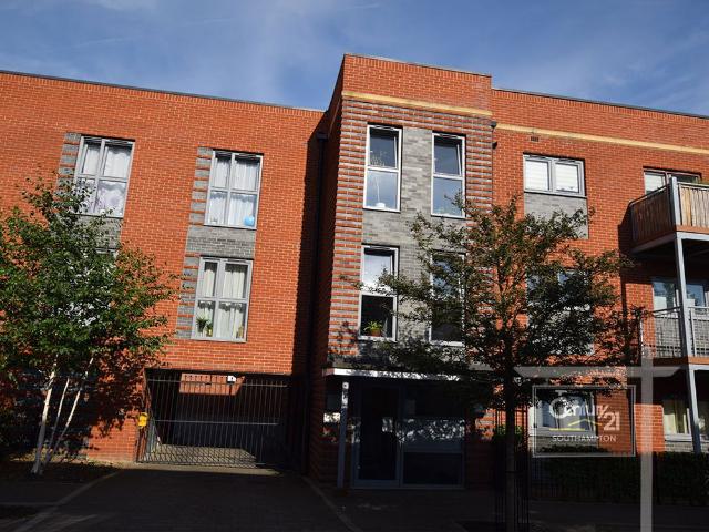 |Ref: R199289|, Fenwick House, Meridian Way, Southampton SO14, 2 bed flat to rent, £1,395 pcm | PrimeLocation