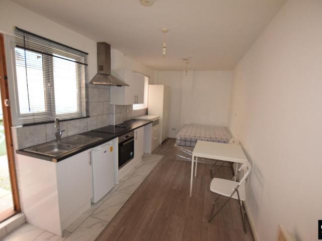 |Ref: R208613|, London Road, Southampton SO15, Studio to rent, £675 pcm | PrimeLocation