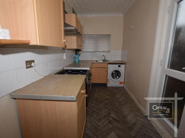 |Ref: R212721|, Portswood Road, Southampton SO17, 3 bed flat to rent, £1,400 pcm | PrimeLocation