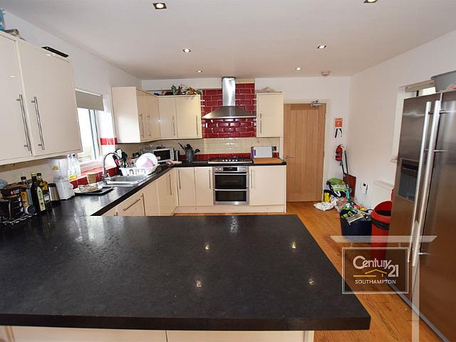 |Ref: R214124| Waterloo Road, Southampton, SO15 3BE Century 21 United Kingdom