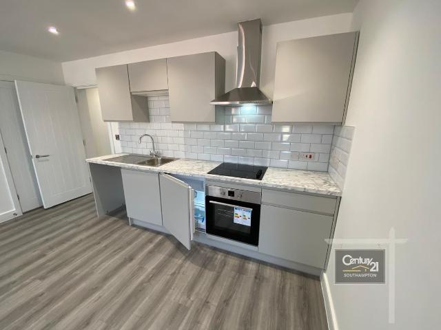 |Ref: R214459|, Bromley House, College Place, Southampton SO15, 1 bed flat to rent, £1,100 pcm | PrimeLocation