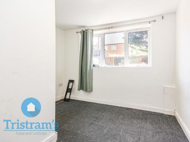 References Pending 3 bed Ground Floor Flat