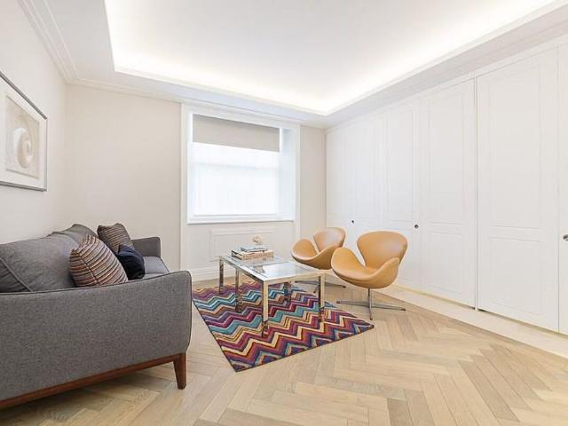 Refined Chelsea living with contemporary design and private terrace