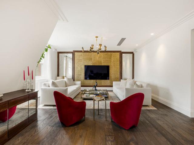 Refined Duplex Penthouse in Mayfair Village