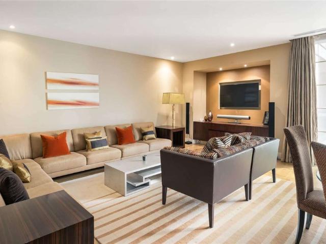 Refined Three Bedroom Residence in an Exclusive Knightsbridge Setting