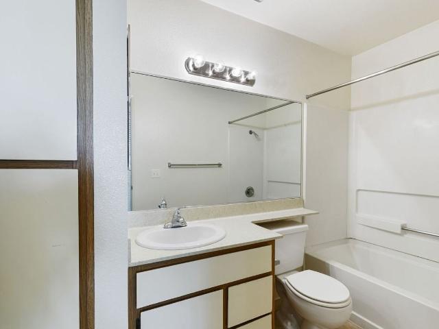 REFLECTIONS 2 Bedroom Apartment for Rent at 5350 N Brawley Ave, Fresno, CA 93722 Fig Garden Loop