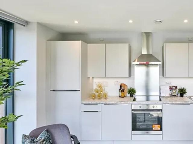 Reflexion Lounge, 252 The Quays, Eccles, M50 3SD, United Kingdom | 2 bed apartment for rent #158545592 | Rentberry