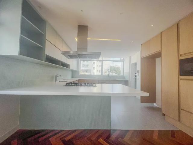 Reforma incrível, retrofit completo em edifício maravilhoso no melhor da Rua Maranhão!