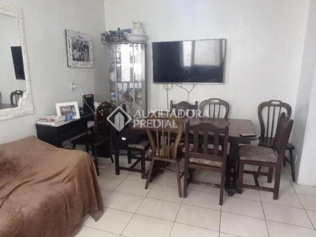 REFORMADO COM PEÇAS AMPLAS, 1 SUÍTE E SACADA
