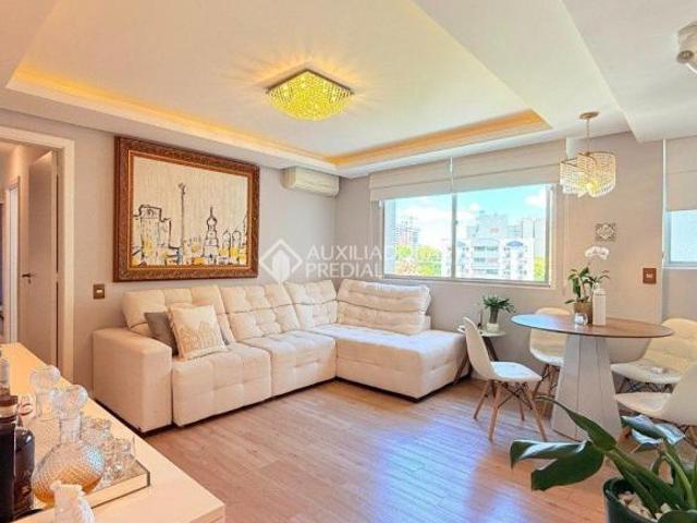 REFORMADO, ANDAR ALTO, 2 DORMITÓRIOS 66 METROS