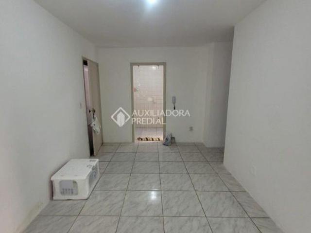 Reformado apartamento de 01 Dormitório com 02 áreas externa