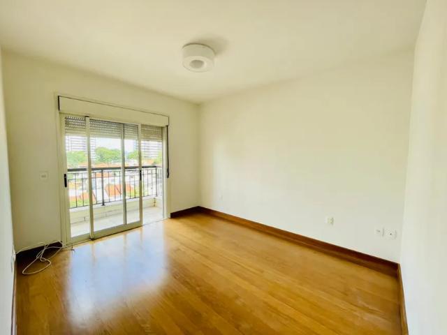Reformado, ensolarado, claridade 3 suítes, closet, living ampliado 4 vagas de garagem