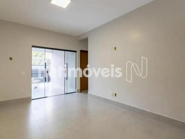 Reformada 2 suítes 2 vagas de garagem QE 42