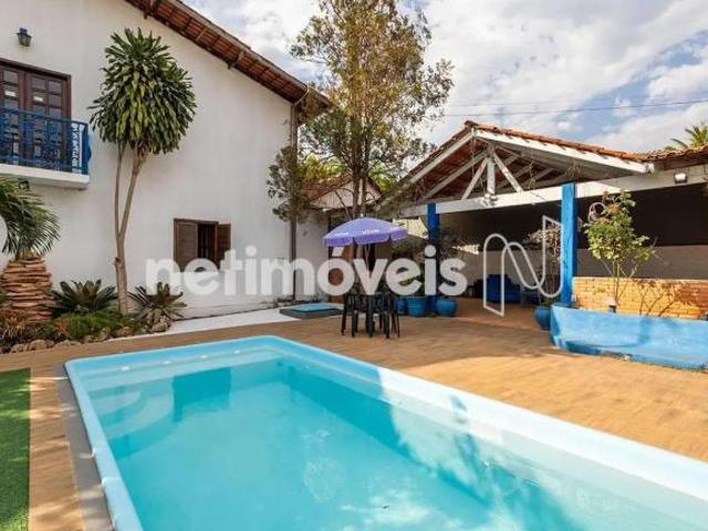 Reformada piscina Bernardo Sayão