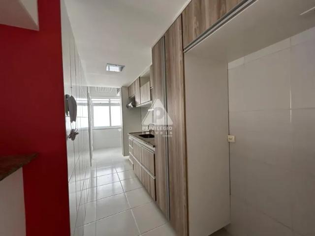 Apartamento 2 quartos reformados, com suíte e vaga, infraestrutura completa, na Pereira da Silva, La