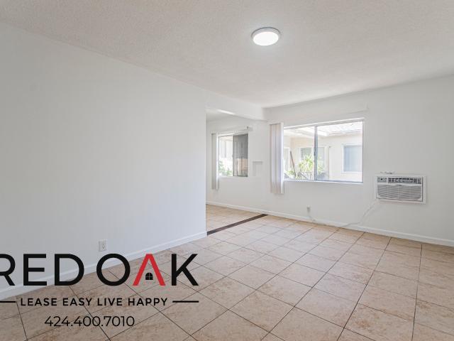 Refreshed 1 Bed with Air Conditioning and Stainless Steel Appliances ~ In Manchester Square!