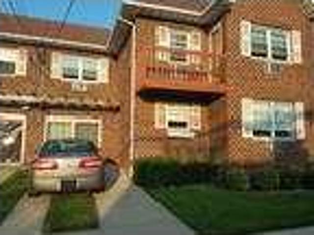 Refreshed 2 Bedroom Lower Unit!