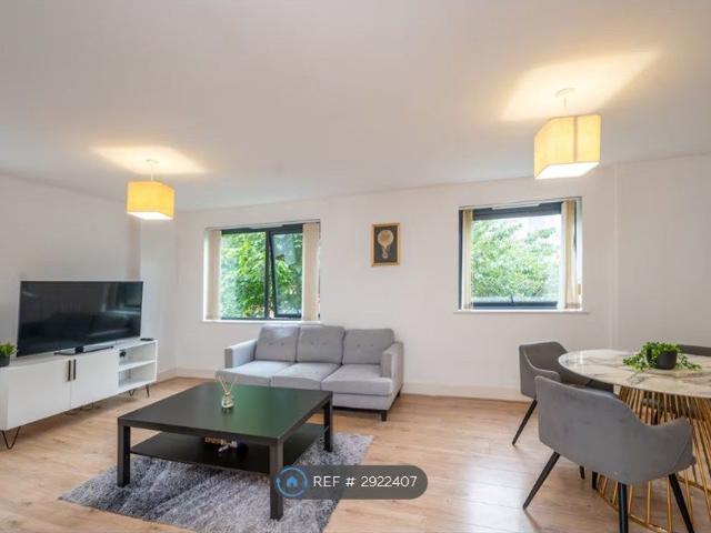 Regal Court, Birmingham B15, 2 bed flat to rent, £1,600 pcm | PrimeLocation