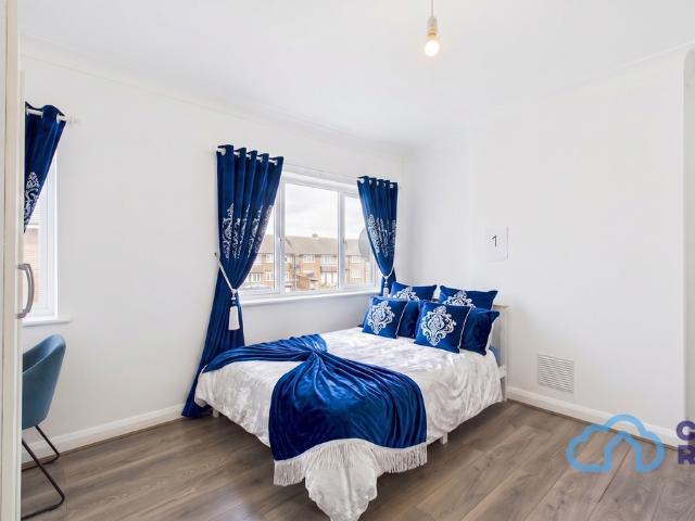 Regal Court, Edmonton N18, Room to rent, £832 pcm | PrimeLocation