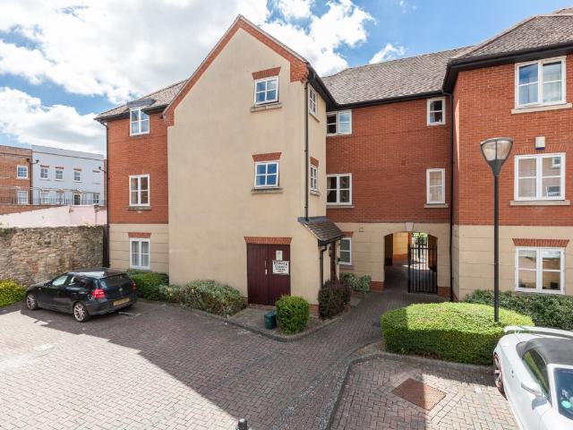 Regal Close, Abingdon OX14, 1 bed flat to rent, £1,250 pcm | PrimeLocation