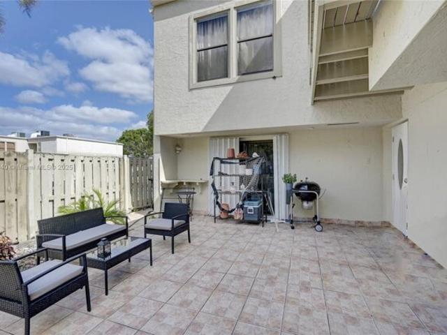 Regal Ct W, Wellington, Home For Sale