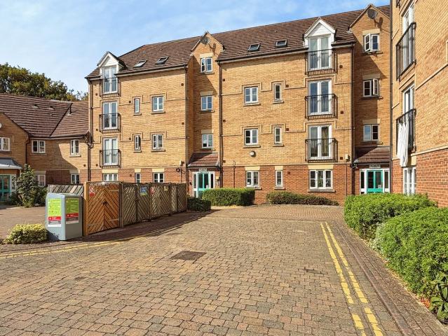 Regal Place, Peterborough PE2, 2 bed flat to rent, £925 pcm | PrimeLocation