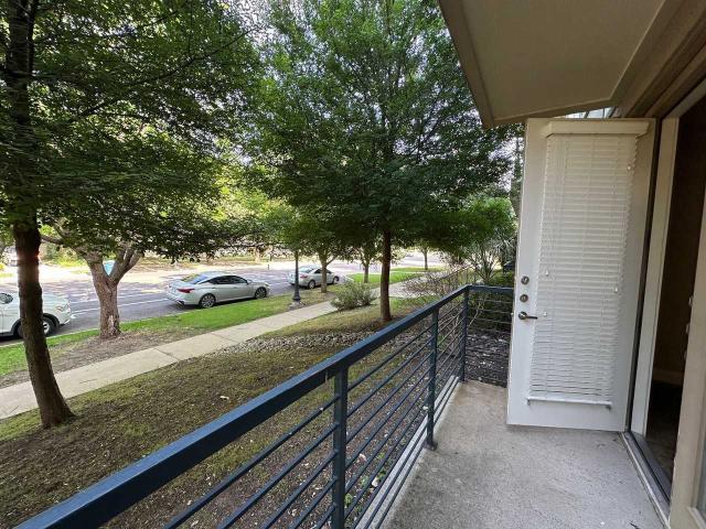 Regalia on Bishop 1 Bedroom Apartment for Rent at 801 801 & 908 N Bishop Ave, Dallas, TX 75208 Kings Highway Conservation District