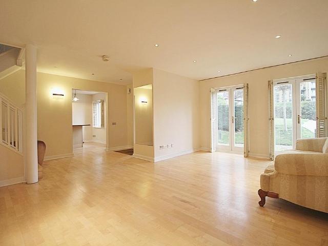 Regatta Point, Brentford, Middlesex. 3 bed semi detached house to rent £3,000 pcm £692 pw