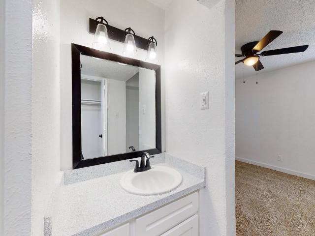 Regency Apartments 2 Bedroom Apartment for Rent at 2507 Airport Cir, Arlington, TX 76010