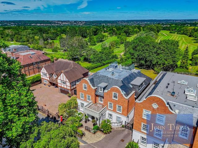 Regency Apartments, Chigwell IG7 4 bed apartment to rent £4,495 pcm £1,037 pw