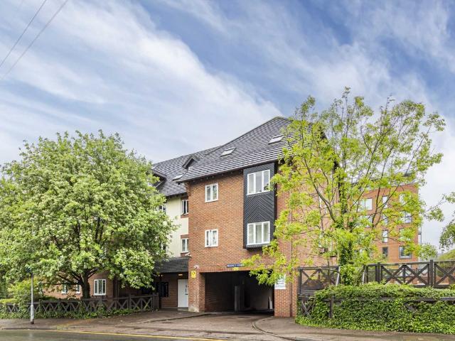 Regency Court, Alexandra Road, Hemel Hempstead, Hertfordshire HP2, 2 bed flat to rent, £1,250 pcm | PrimeLocation
