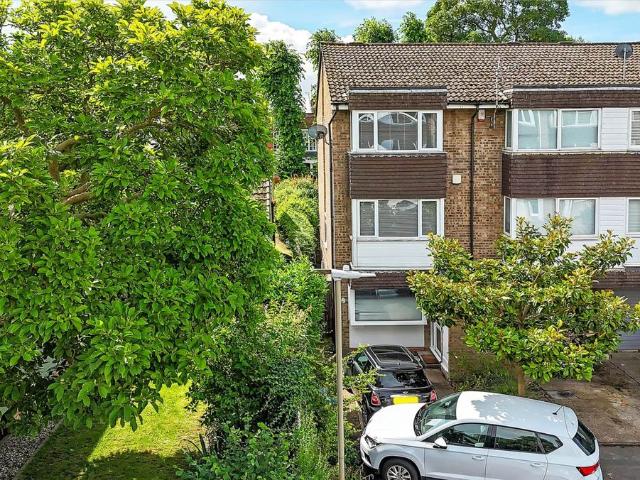 Regency Court, Brentwood CM14, 3 bed town house to rent, £2,400 pcm | PrimeLocation