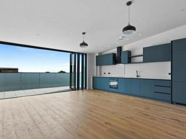 Regency Court, South Woodford High Road, 3 Bedroom Penthouse