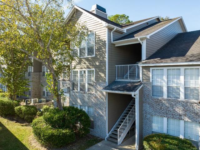 Regency Gates 2 Bedroom Apartment for Rent at 5700 Grelot Rd, Mobile, AL 36609 Berkleigh