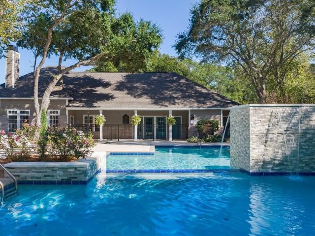 Regency Gates 2 Bedroom Apartment for Rent at 5700 Grelot Rd, Mobile, AL 36609 Berkleigh