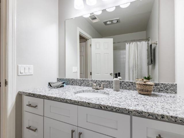 Regency Lakeside Apartment Homes 2 Bedroom Apartment for Rent at 10506 Pacific St, Omaha, NE 68114