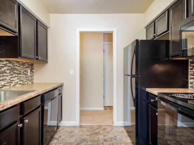 Regency Lakeside Apartment Homes 2 Bedroom Apartment for Rent at 10506 Pacific St, Omaha, NE 68114